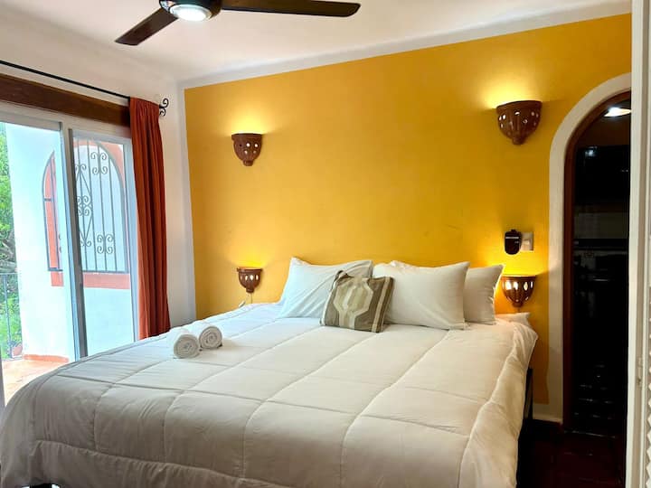 Hotel Coco De Mar • Habitación King • 5ta Av - Playa del Carmen