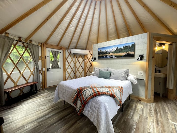 Cozy Yurt W/mtn & Sunset Views (Awd/4wd Required) - Campton, NH