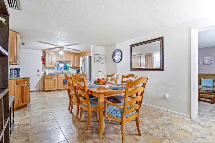 Authentic Florida Home!
10 Min Bush Garden - Tampa, FL