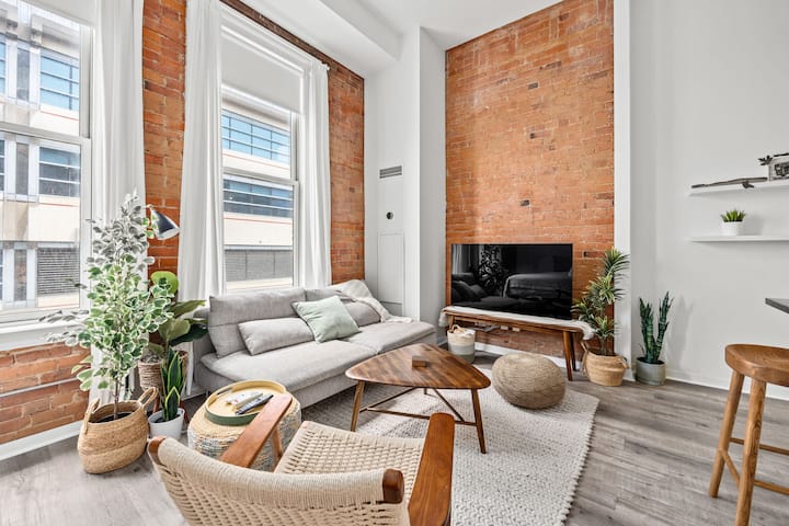 Chic And Historic King West Loft! - Toronto