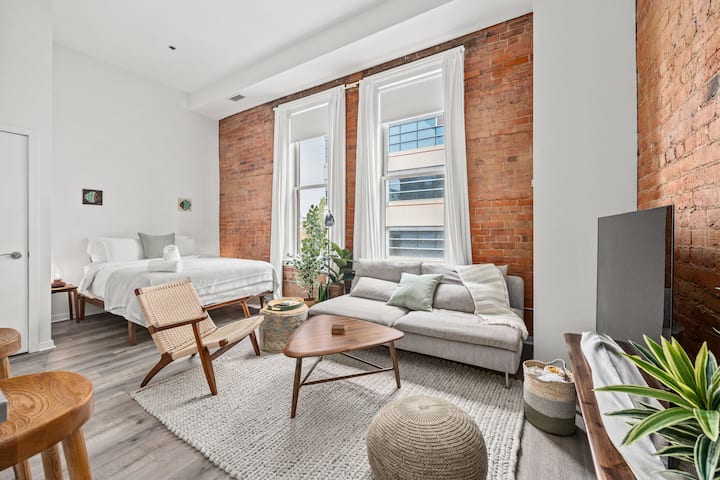 Chic And Historic King West Loft! - Toronto