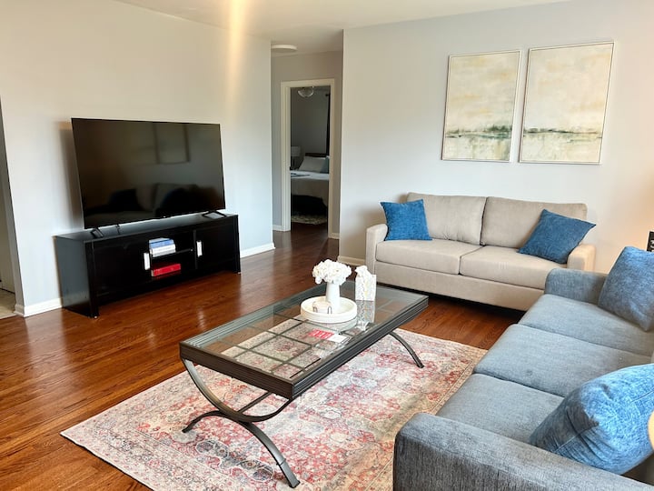 Modern Apt W/ 2 Kings 1/2 Mile To Dt Libertyville! - Libertyville, IL