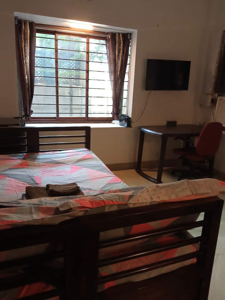 Single Room With Balcony | Anna Nagar East - Chennai