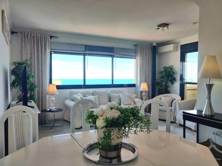 Lujoso áTico Con Vistas Al Mar, Piscina & Parking - Fuengirola
