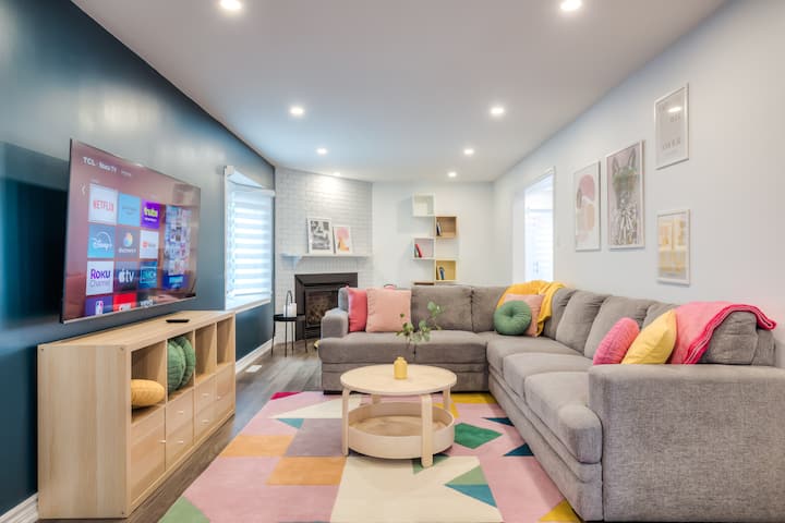 Game Room | Toronto Hub | Spa | Free Parking - Oshawa