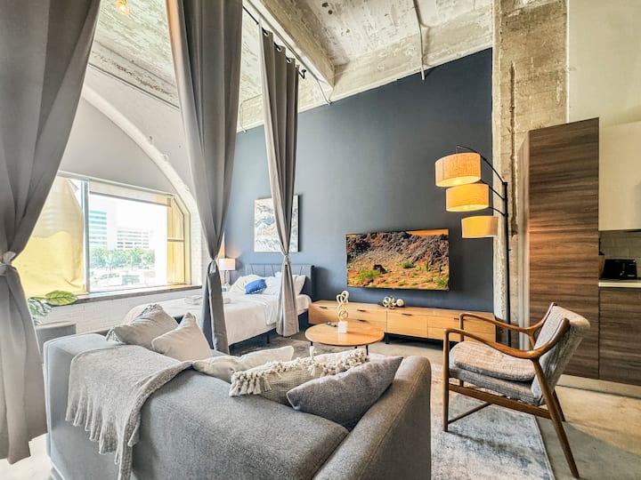 Luxury 2bd | Dt Dallas | Sleeps 10 | Free Parking - Dallas, TX