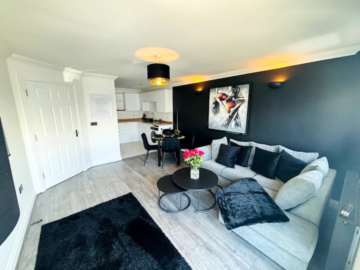 Stylish 2 Bed Apartment With Parking - Herne Bay