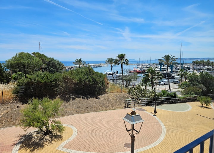El Faro By The Marina. - Estepona