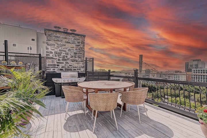 Private Rooftop, Central - Québec, QC