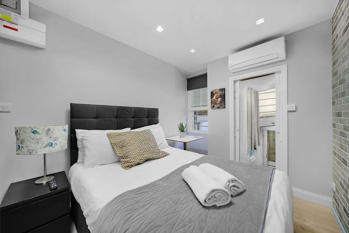 Studio Apartment - Perfect For 2 - London