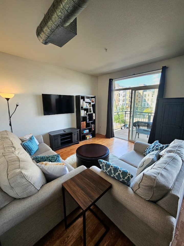 Lohi Loft With Attached Garage Parking - Denver, CO