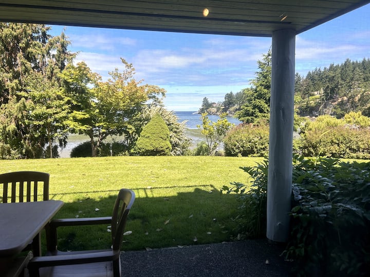 Mermaid Cove - Oceanfront Suite - 2bdrm - Kitchen - Parksville