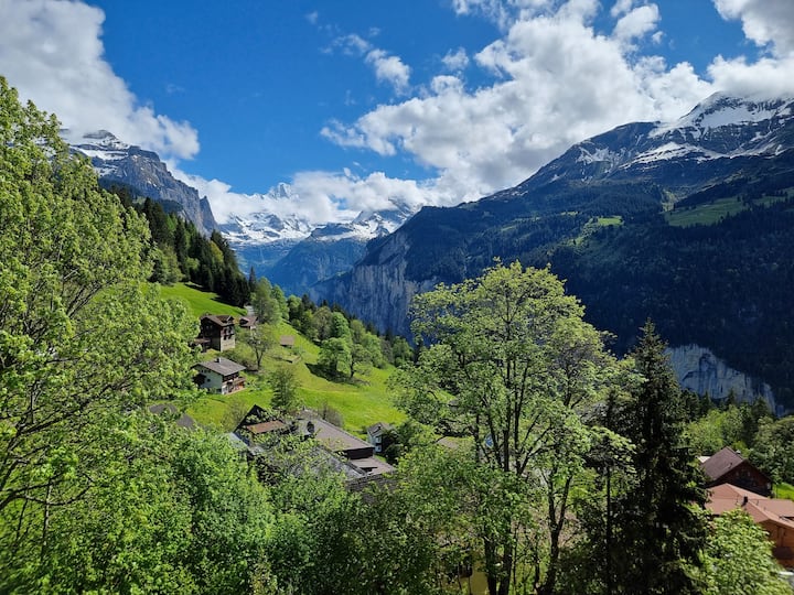 Superb Views From This Top Floor Apartment - Lauterbrunnen