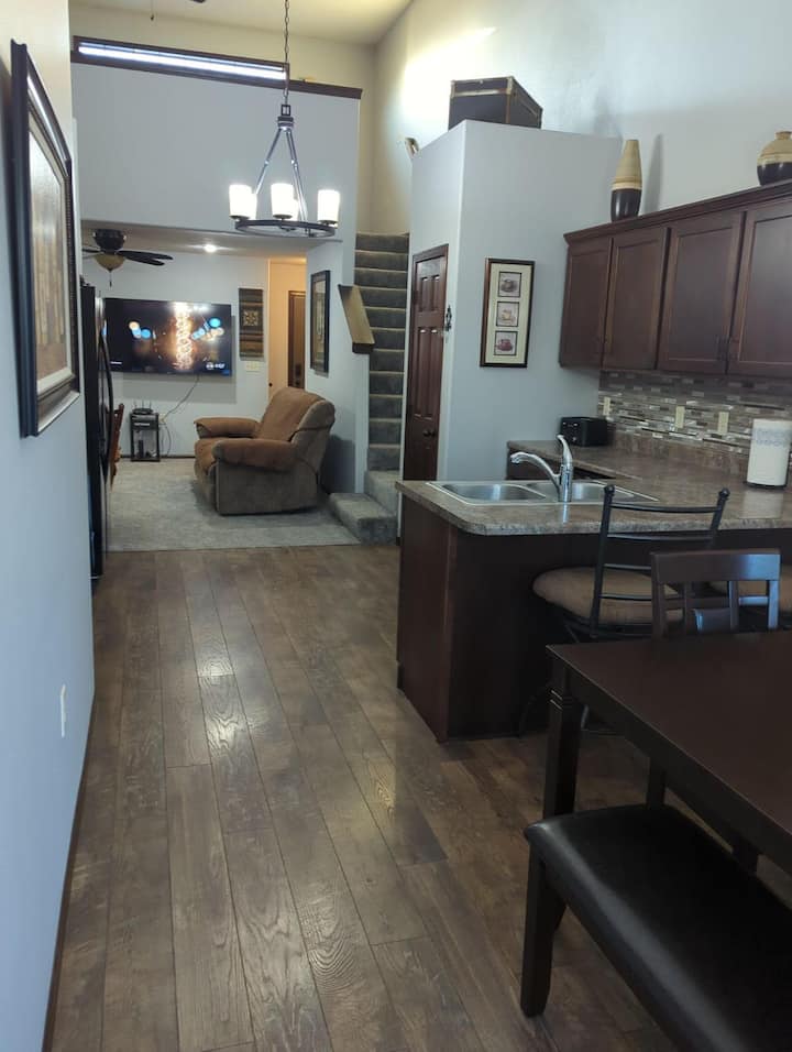 Quaint Condo W/loft Pets Allowed - Sioux Falls, SD