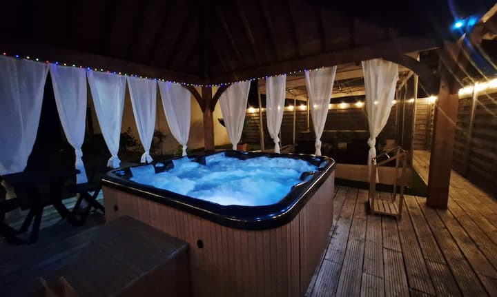 Les Trois Palmiers : Jardin, Jacuzzi Privatifs - Le Pressoir