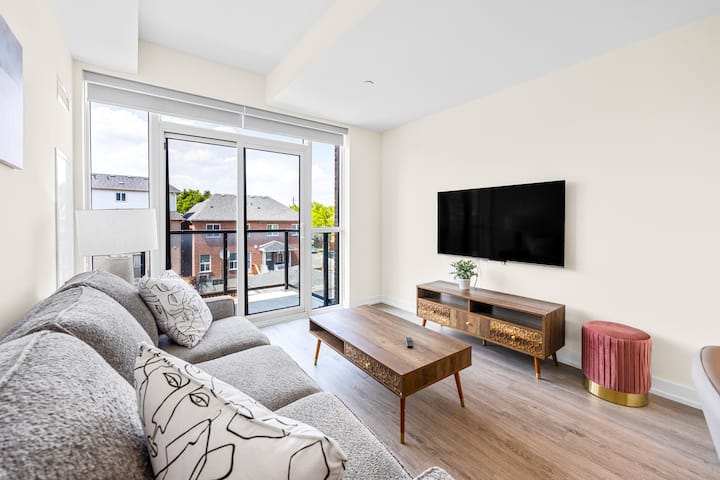 3br2bth Modern Loft W/ Free Parking - Toronto