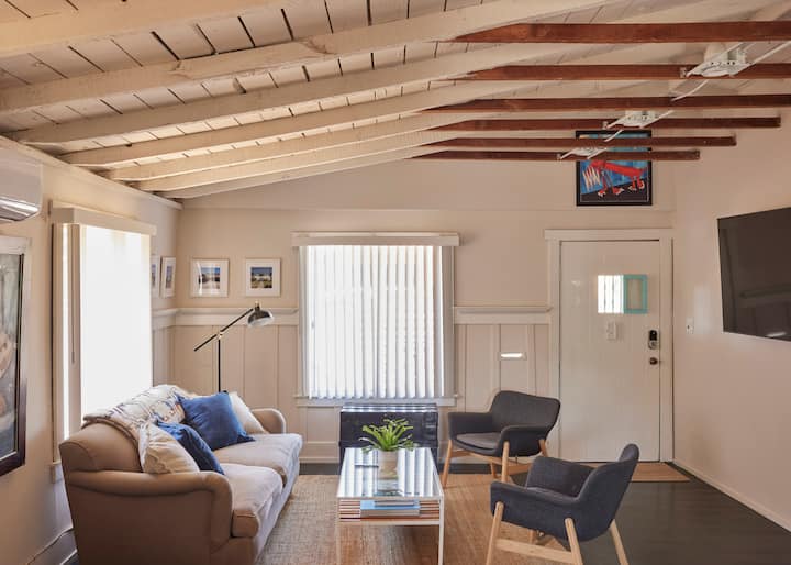 Surf Bungalow In Venice - Santa Monica, CA