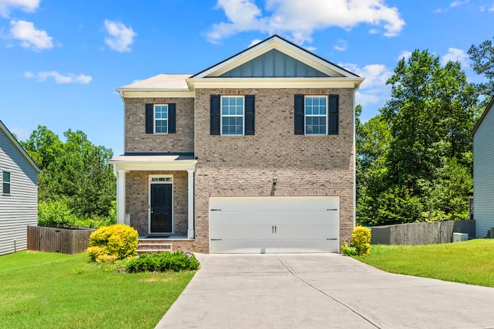 Elegant & Spacious 5-bedroom Home By Deity Villas - South Fulton, GA