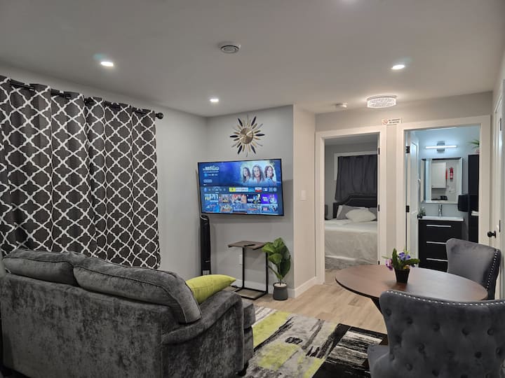 Guest Private Basement Suite East Regina. - Regina
