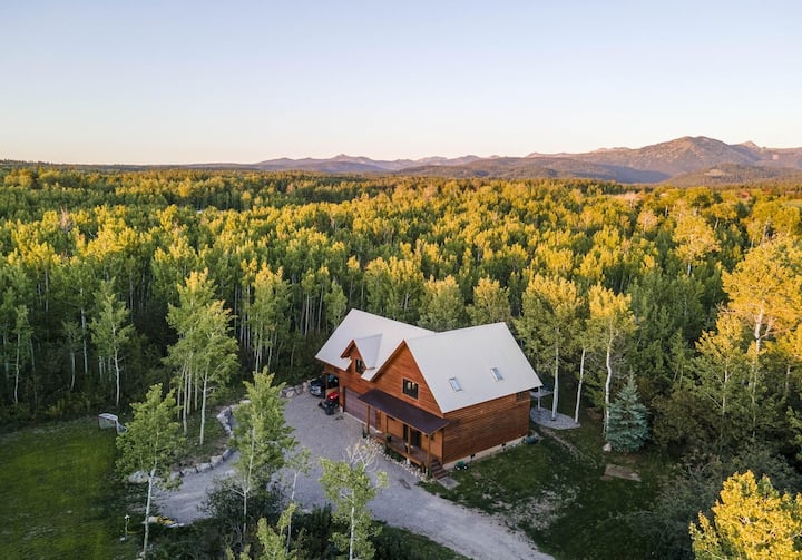 Hot Tub, Outdoor Fireplace, Aspens - Moose Retreat - Driggs, ID