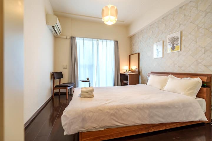 黒門市場徒歩5分/通天閣・難波エリア徒歩圏内/トイレと浴室付き/まるまる貸切/エレベーター/404 - Osaka