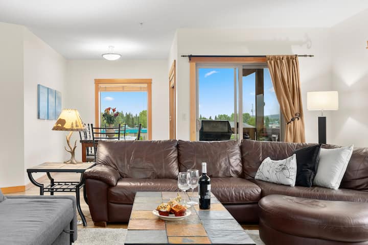 Relaxing 2br Retreat For 8 | Hot Tub, Balcony, Bbq - Canmore