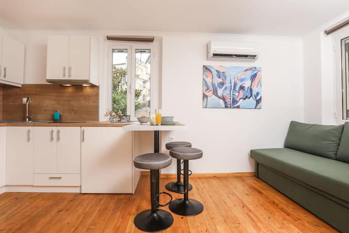 Solonos Homes - Renovated Apt Next To The Port - Corfu