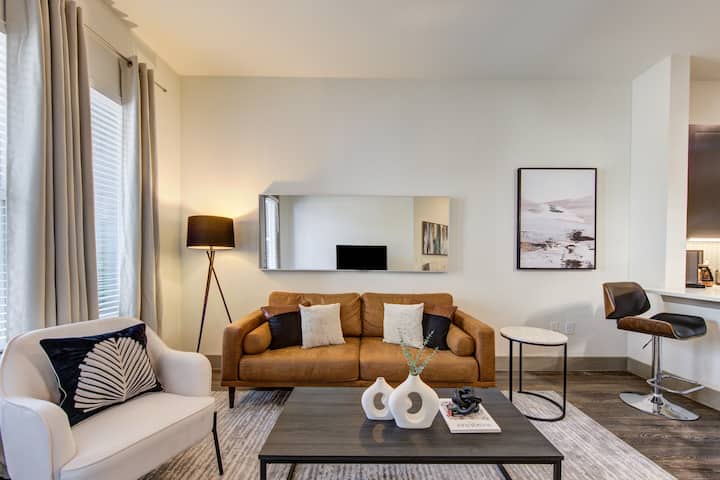 Artistic Suite_record Player| Balcony | Pool View - The Woodlands, TX