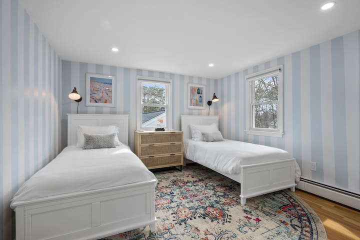 Stunning Renovated Home Near Chatham & Beaches - Orleans, MA