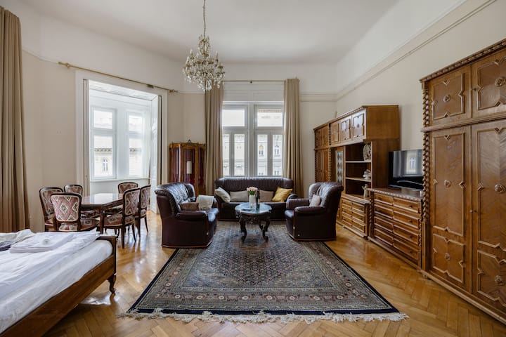 Vintagebuild/2bdr/2bthr - Budapest