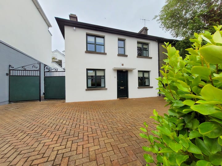 3-bedroom 2-bathroom Townhouse - Galway