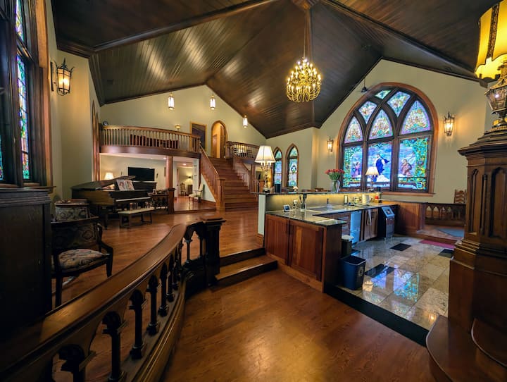 Luxury Retreat, Hot Tub, En-suite Bath, Location+ - St. Louis, MO