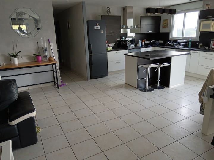 Chambre 2 Adultes Un Grand Lit - Ambert