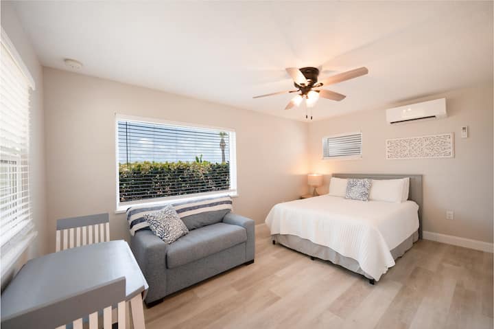 Beachfront Efficiency - Venice, FL