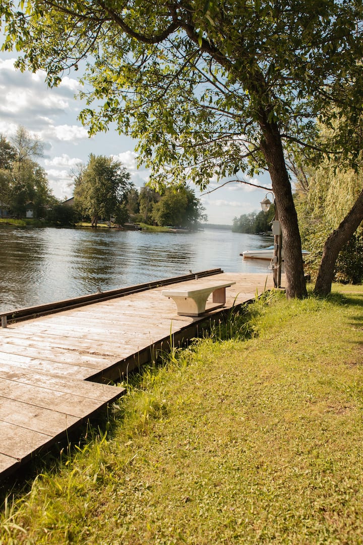Gorgeous Waterfront Cottage A - Gravenhurst