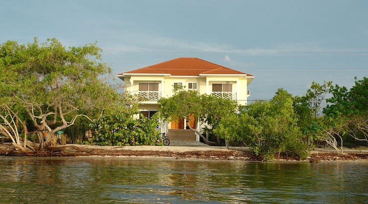 Villa  Three Rooms  At Oyster Bed Lagoon. - Utila