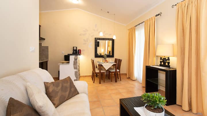 Lotus Resort Apt 4 Private Balcony Shared Pools 4* - Cres