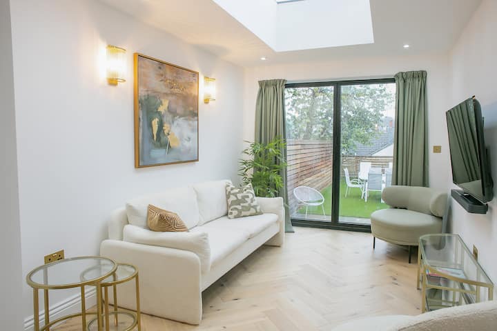 Chic Brighton Garden Apartment - Sleeps 6! - 布萊頓