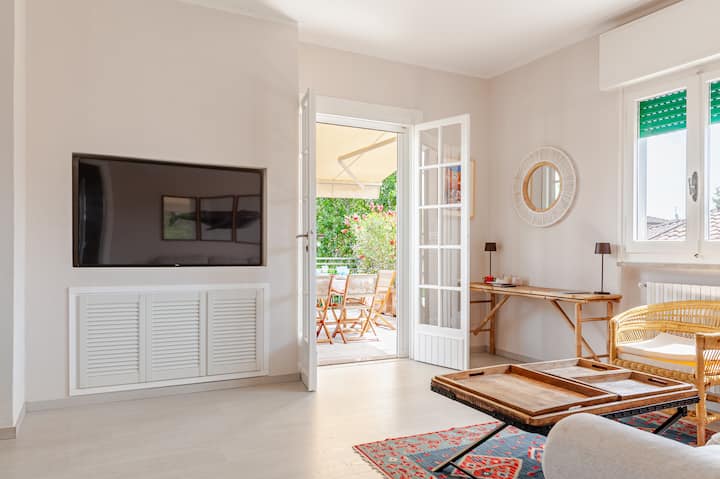 Stylish Beachside Escape In Marina Di Pietrasanta - Pietrasanta