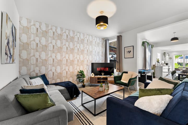 Sleek And Stylish Abode - Parking - Bristol