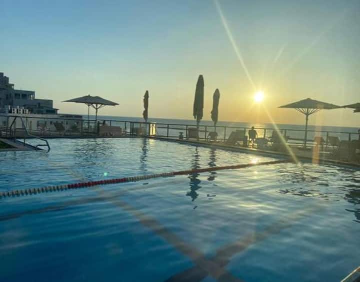 Tel Aviv Beachfront! Views, Pool, Gym, Wifi - Tel Aviv-Yafo