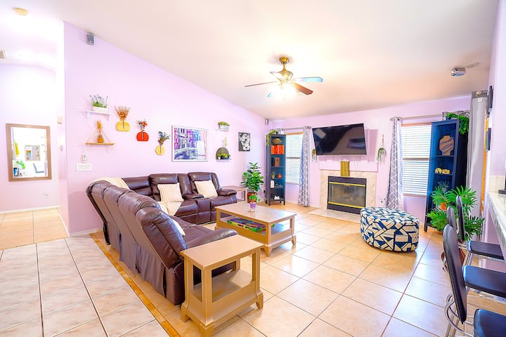 Silver Queen Bedroom With A Pool - Pet Friendly -