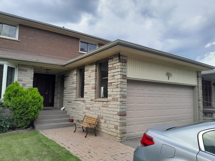 Spacious Suit In Guildwood Village - Pickering