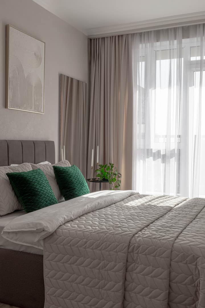 Malachite - Floor 14 Balcony Lodge & Skyline View - Kazakhstan