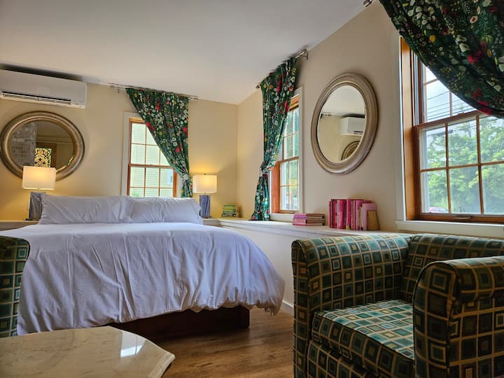 Powder Forest Guest House Room 2 - Connecticut