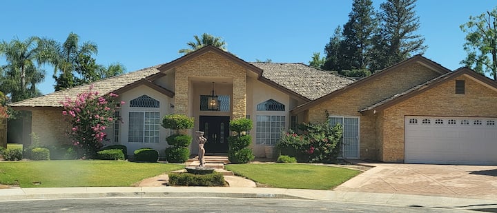 Wow 4 Beds W/ Pool Great Location - Bakersfield, CA