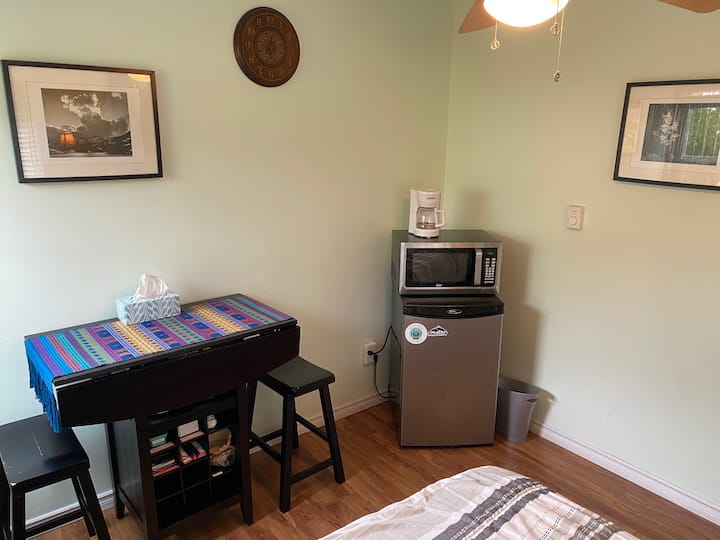 Salish Suite In Esquimalt With Private Entrance - Victoria