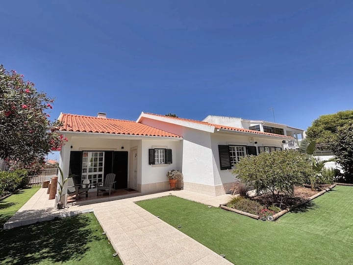 Spacious 2-bed Home With Garden Near The Beach - Sesimbra