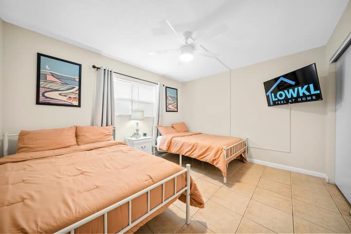 Welcoming Apartment | 2 Beds | Kitchen | Sofa Bed - Stuart, FL