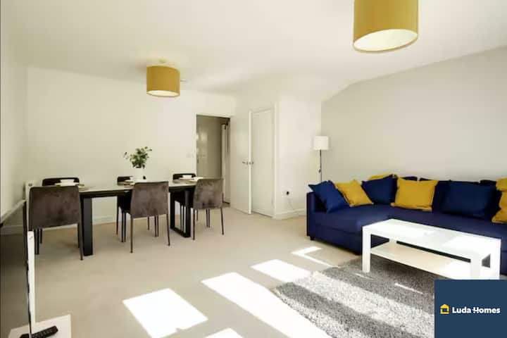 *Long Term*/close To Amenities/sleeps 8/wparking - Reading